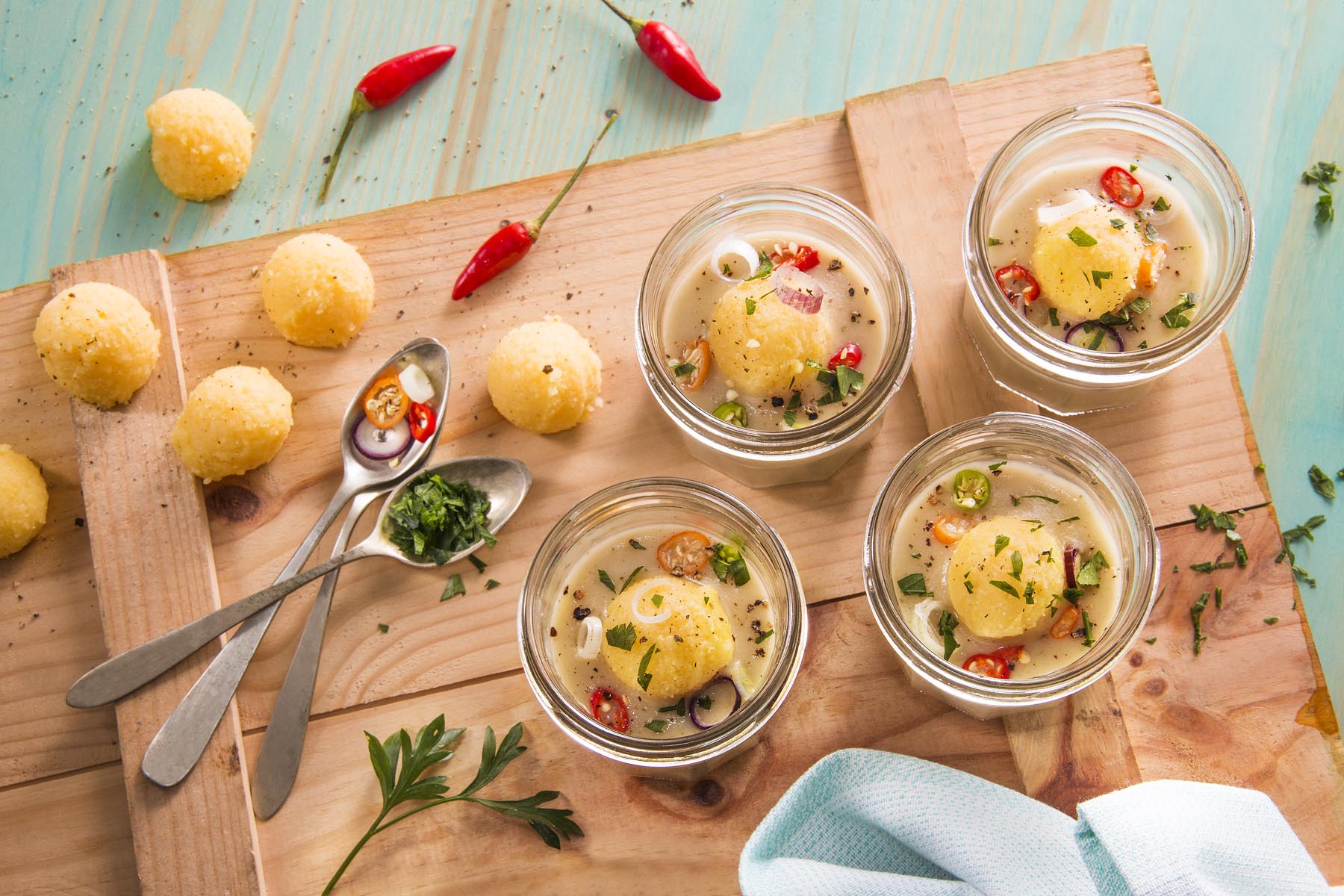 Crema di cipollotti di Tropea con palline di polenta al pepe - Ricetta ...